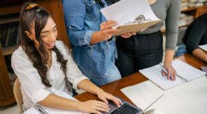 Résultats PISA 2022 : Analyse du Déclin Éducatif en France et Ascension Asiatique